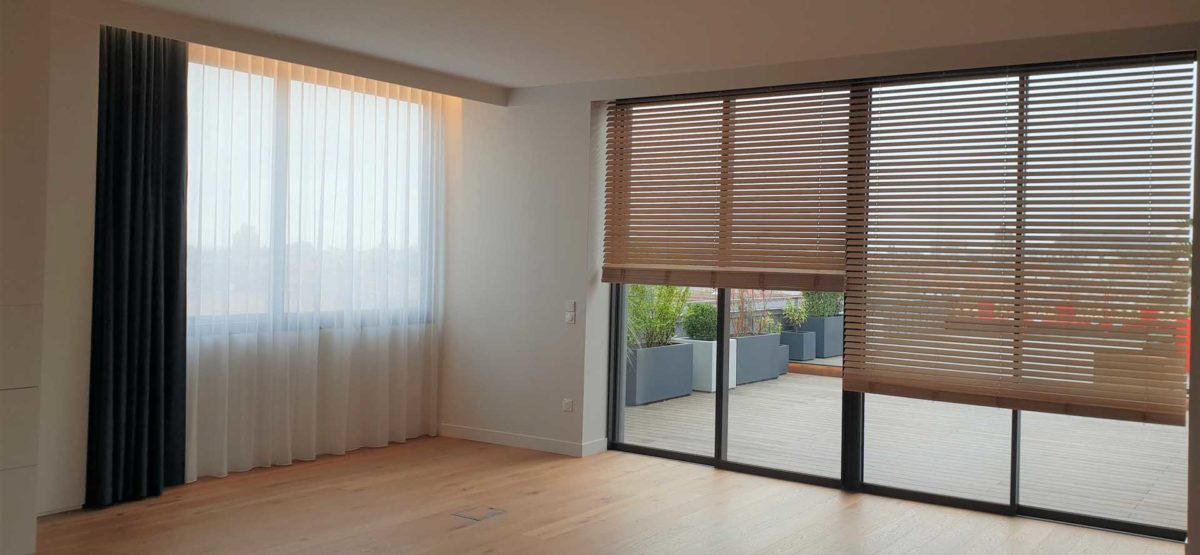 Store vénitien - Store bois - Haltoflame Rideaux et Stores sur mesure